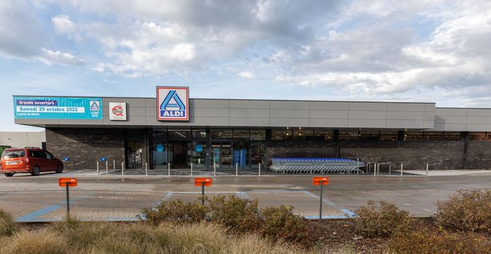Volledig vernieuwde ALDI-winkel gaat weer open | Ronse | hln.be