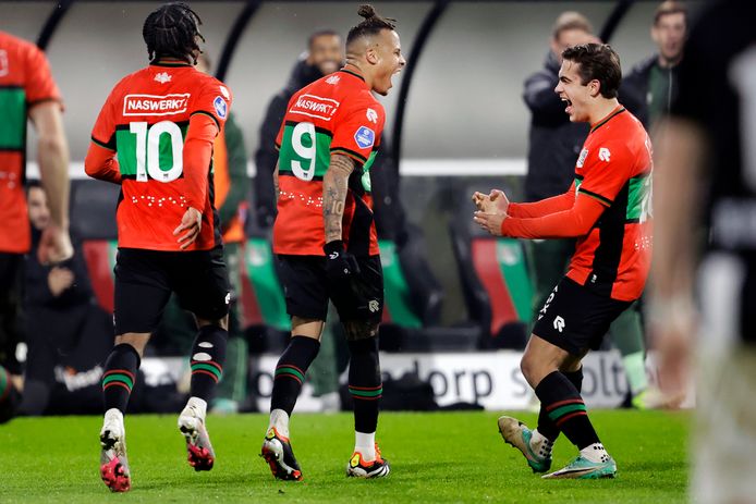 Van spelersbus opwachten naar staande ovatie bij NEC: ‘Ik heb nog nooit ...