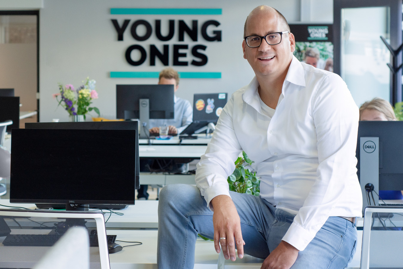 Denise verdient 15 euro per uur met haar vakantiebaan: ‘Niet slecht ...