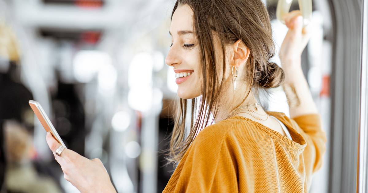 Accro au smartphone pendant vos trajets ? Voici comment choisir l'abonnement GSM le plus adapté ...