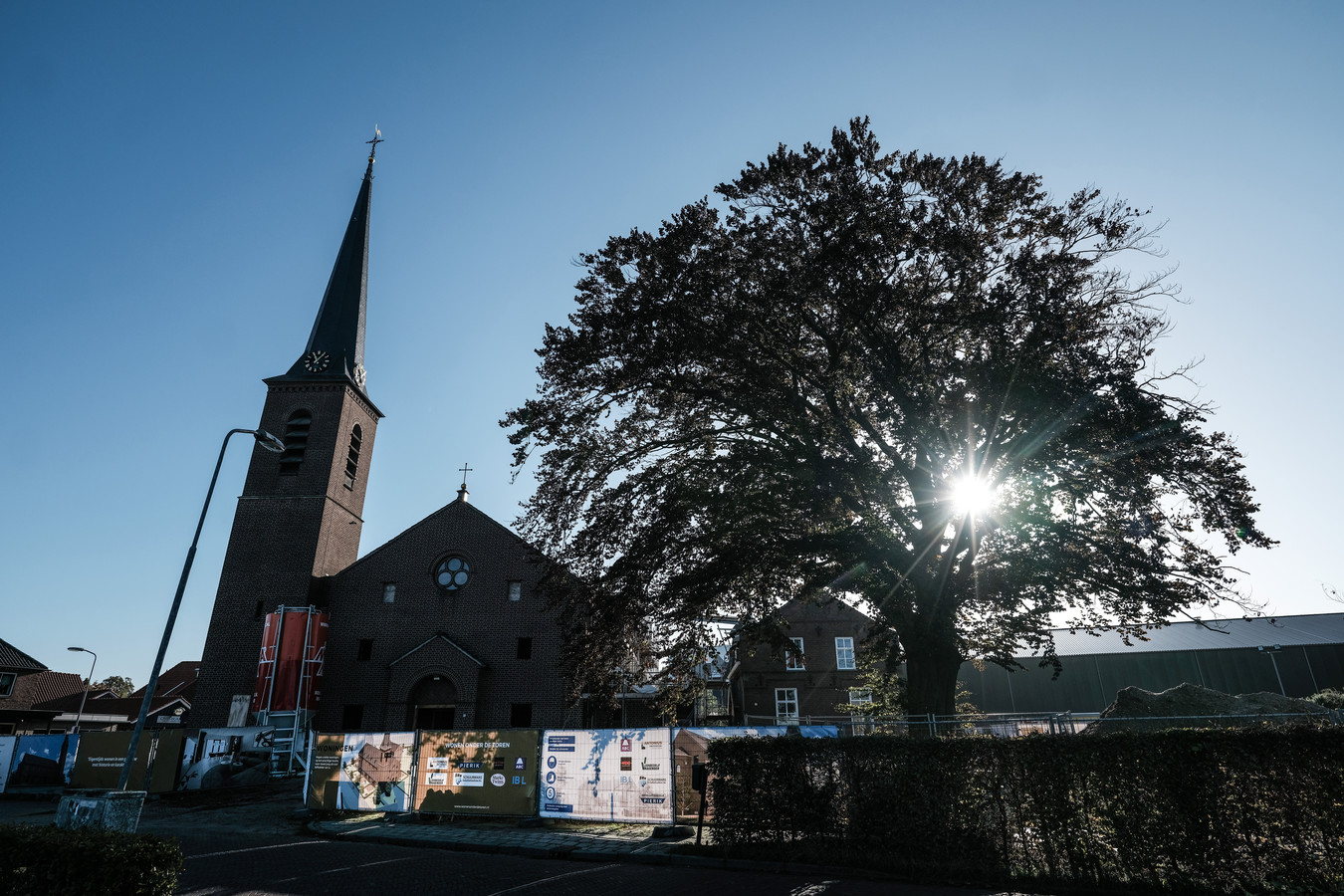 Wonen in de kerk in Vragender: ‘De klokken blijven hangen, maar ze ...