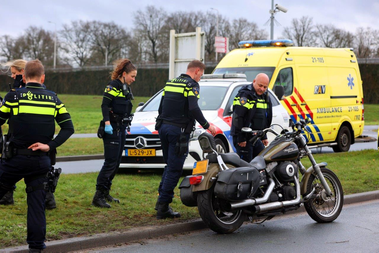 Motorrijder gereanimeerd na val op industrieterrein in Den Bosch | Foto ...