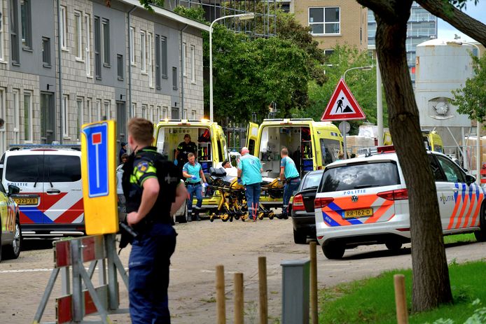 Zwaargewonde bij steekpartij in Moerwijk, verdachte in onderbroek ...