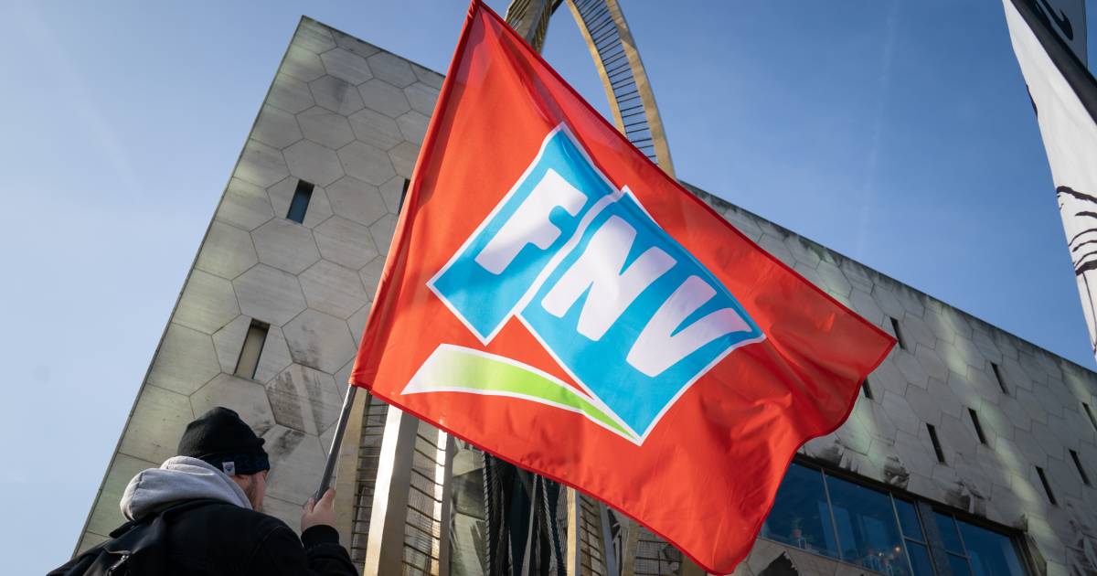 FNV trekt met Mars tegen de Armoede door Rotterdams centrum: ‘Kun jij ...