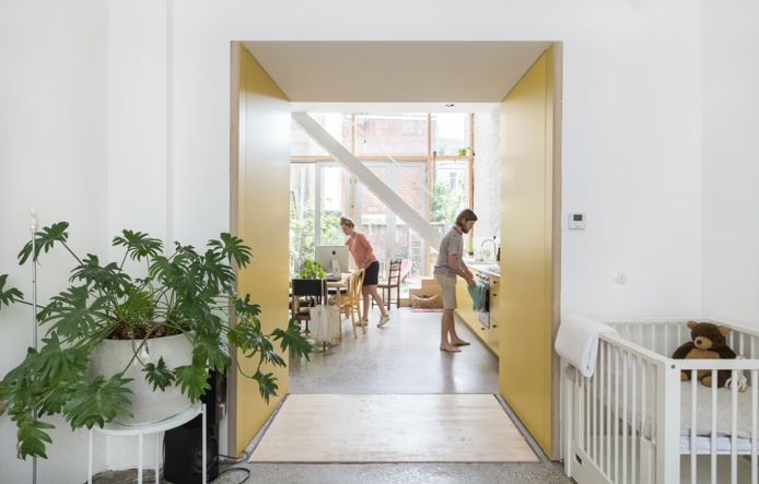 Architecten verbouwen verkrot pand in Borgerhout tot unieke rijwoning ...
