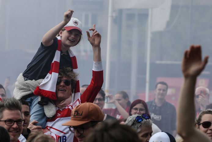 REPORTAGE. “Ta-ta-ra-ta-taa-da!”: Bosuil in extase na bekeroverwinning ...