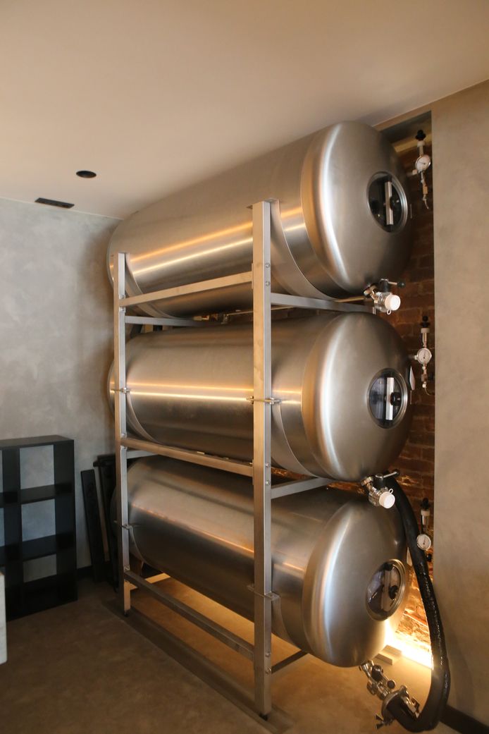 Bar Rolin op de Grote Markt in Tienen: Waar het bier uit een tank komt ...