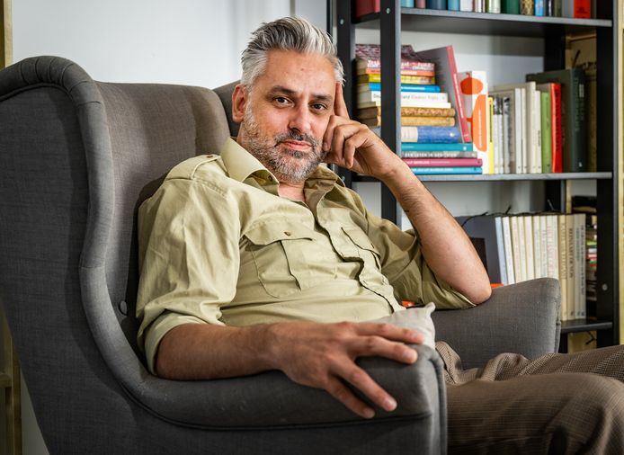 COLUMN. Journalist Jeroen serveerde als twintiger grote celebs in de horeca. “Die man danste als ...