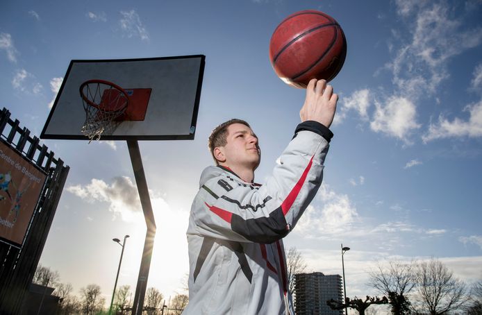 Stijn Mols laat zich bij Sphinx niet uit veld slaan door muitende ...
