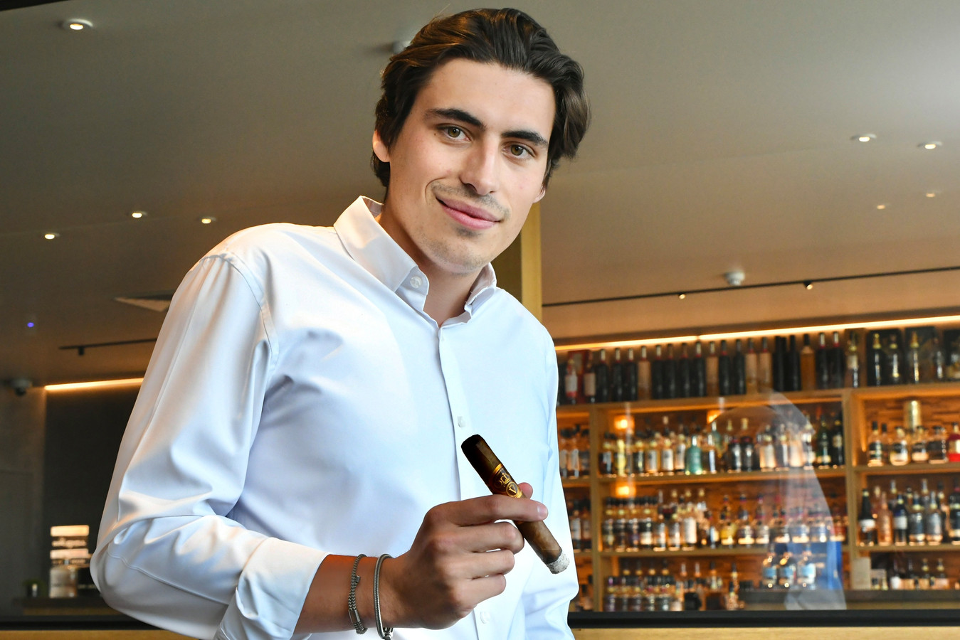 Gilles verdedigt Belgische eer op WK sigaar roken in Kroatië: “Totaal onvoorbereid vice-Belgisch ...