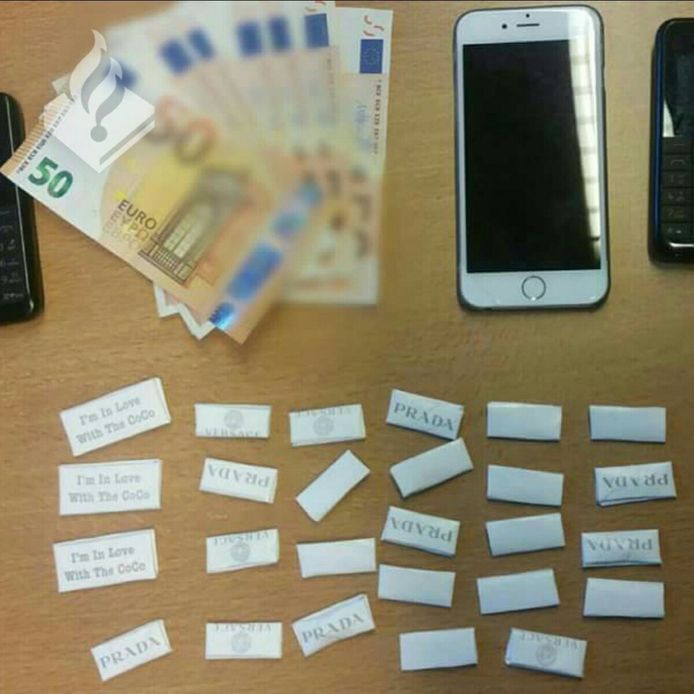 Politie houdt drugsdealer aan, vindt grote hoeveelheden drugs | Woerden ... Politie houdt drugsdealer aan, vindt grote hoeveelheden drugs | Woerden ...