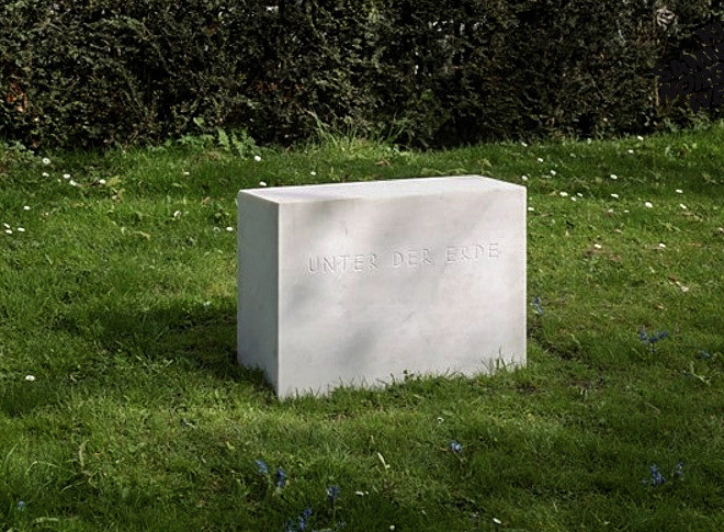 Grafsteen Jan Hoet wordt replica | Foto | hln.be