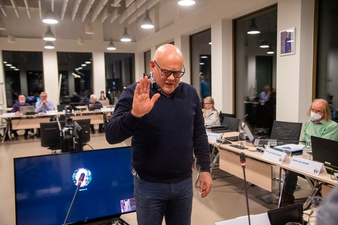 Peter De Backer volgt Savas Moschidis op als gemeenteraadslid ...