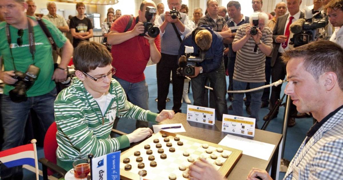 18-jarige Drent blijft koploper op WK dammen | Sport | AD.nl