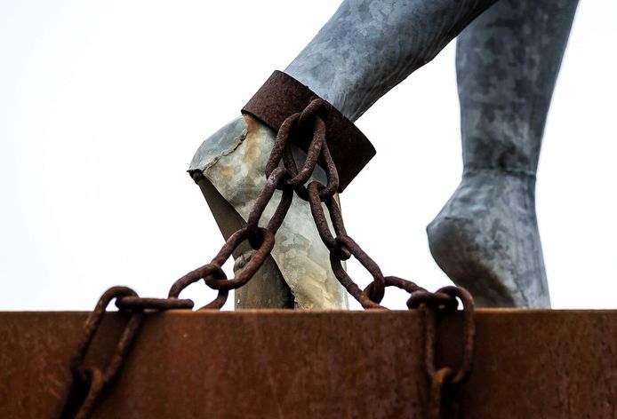 Nederlanders hebben in 230 jaar slavernij 600.000 Afrikanen als slaaf over de oceaan verscheept ...