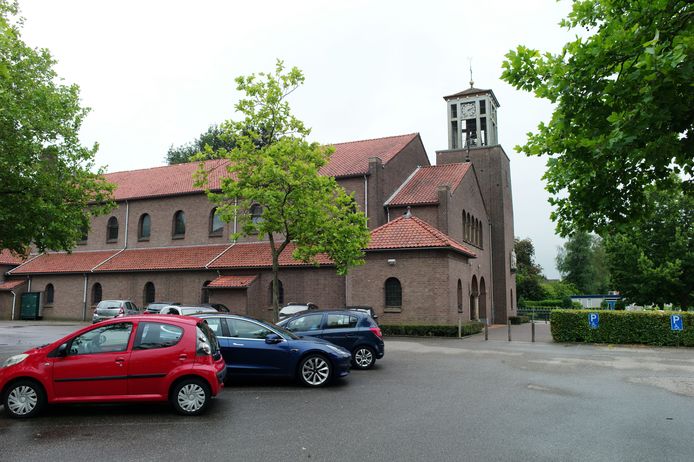 Initiatiefnemers bouwplan appartementen op kerkplein in Albergen ...