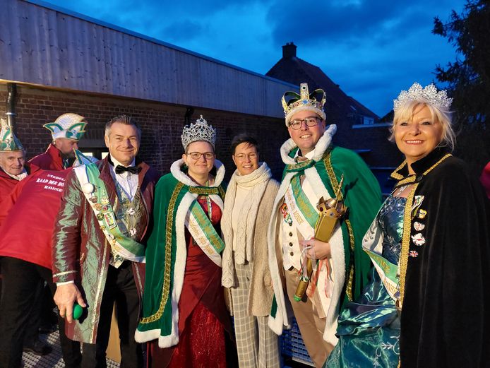 Bommelsvorsten openen de nieuwe gebouwen van Serafijn op de ...