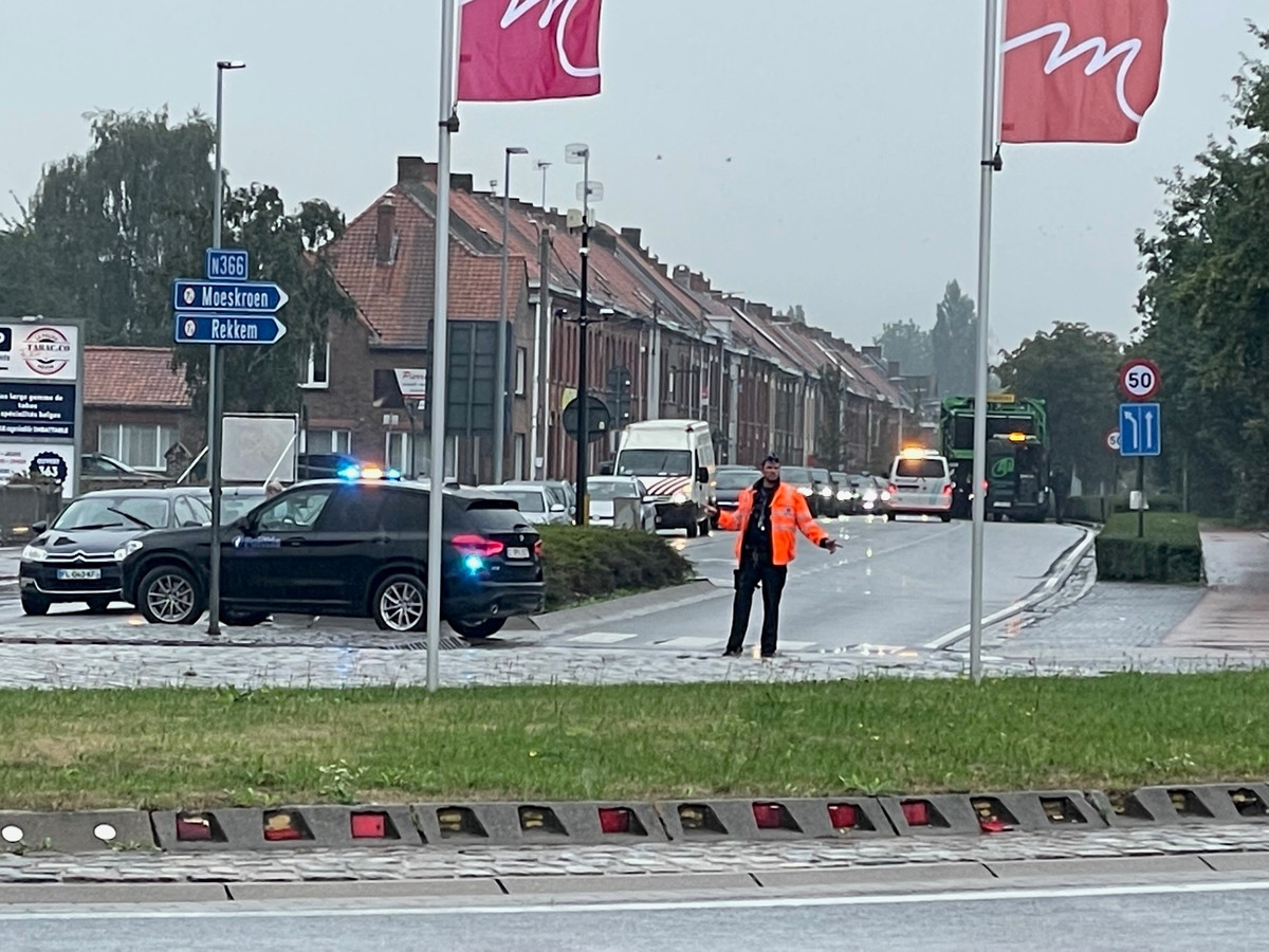 Moeizame avondspits rond Menen door hydraulische olie landbouwvoertuig ...