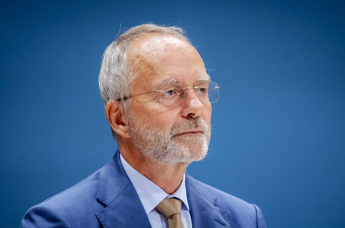 Commissaris Paas kritisch op houding oud-minister Kamp tegenover ...