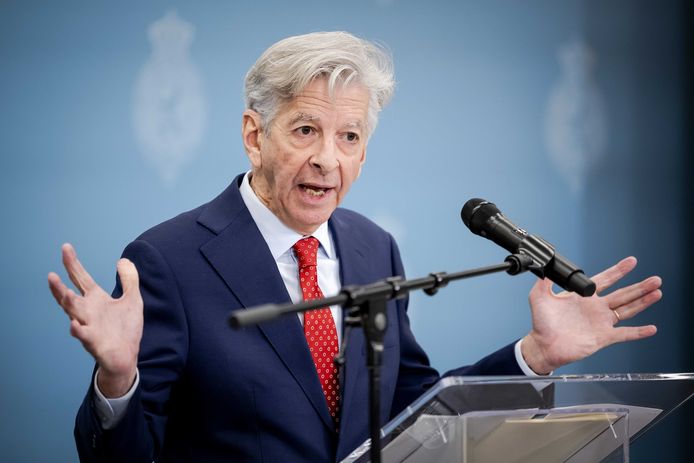 Dit krijgt Ronald Plasterk voor zijn klus als verkenner | Politiek ...