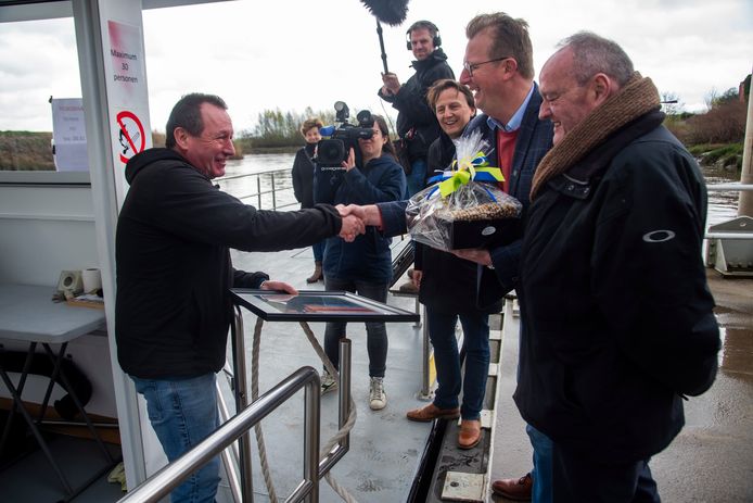 Nieuwe veerdienst Schellebelle start zaterdag met vaste uren en grotere ...