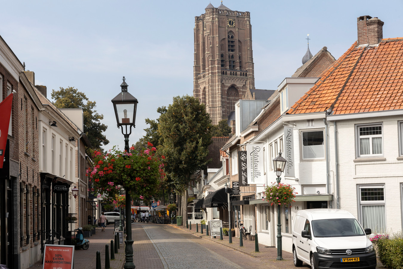 Bijzondere herdenkingsmis in basiliek Oirschot | Foto | ed.nl