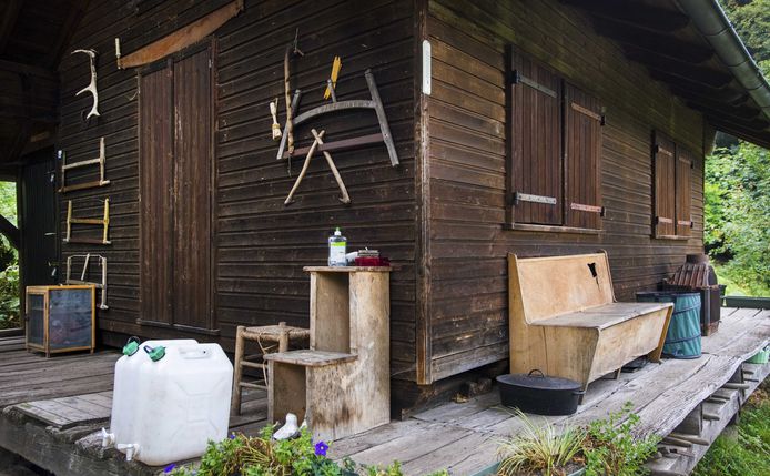 In de schuilhut van Jos Brech houden nu Fransen een oogje in het zeil ...