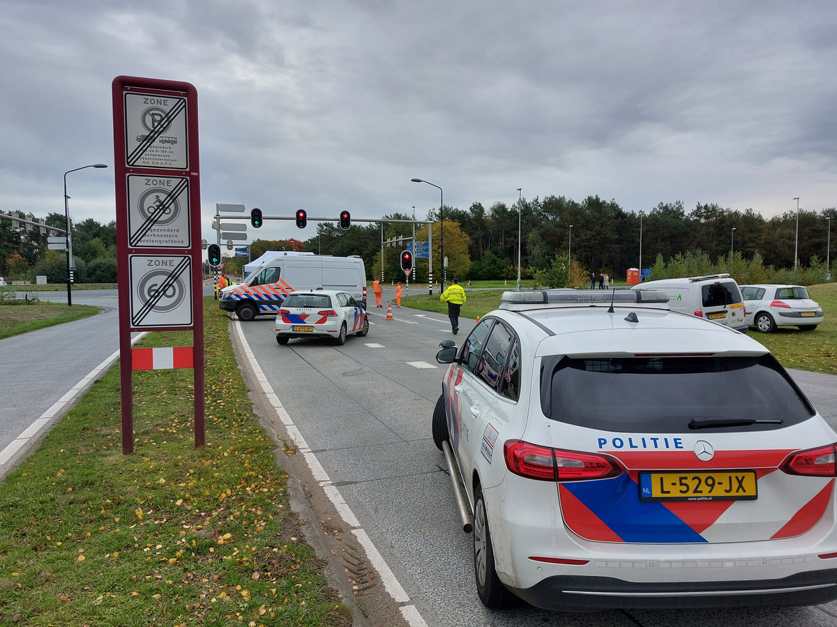 Politie sluit N329 bij Oss ochtend af voor reconstructie dodelijk ongeval | Foto | AD.nl