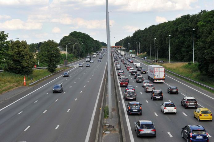 Invoegstrook versperd op E40 richting Brussel ter hoogte van Sterrebeek ...