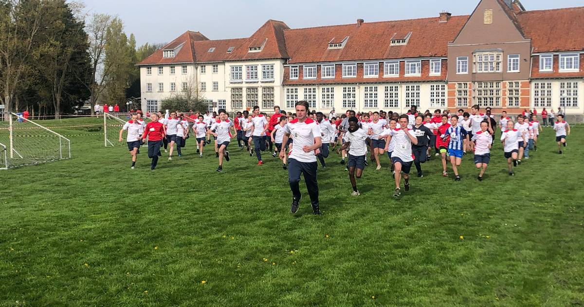 Leerlingen Mariagaard bekampen elkaar in de jaarlijkse veldloop ...