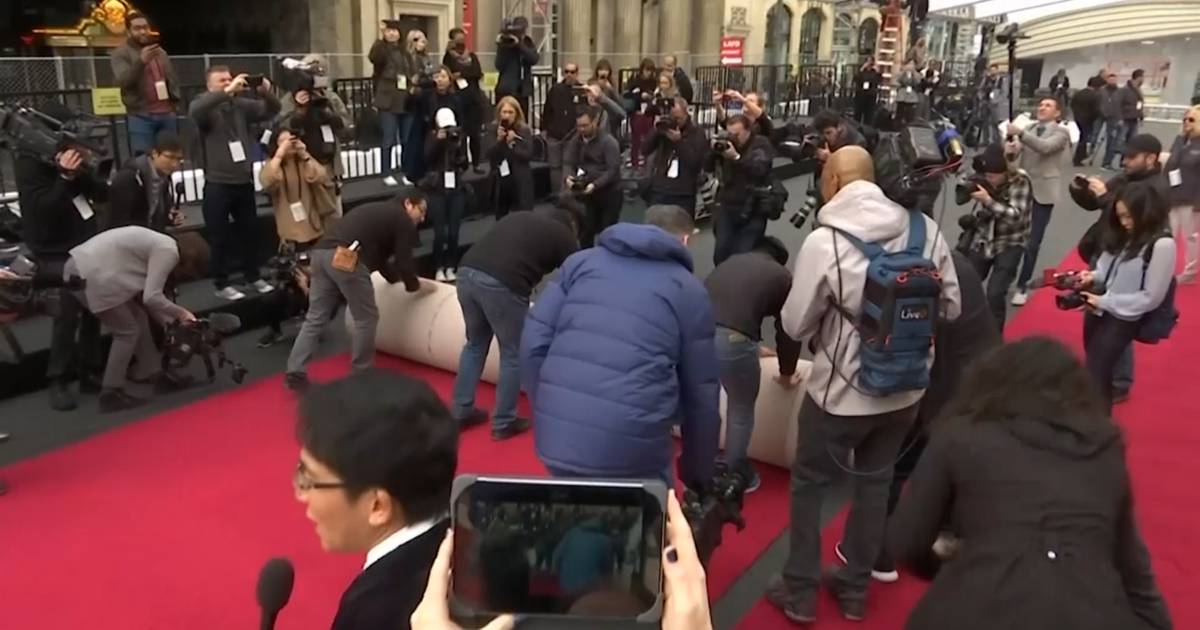VIDEO. De rode loper wordt uitgerold voor de Oscaruitreiking ...