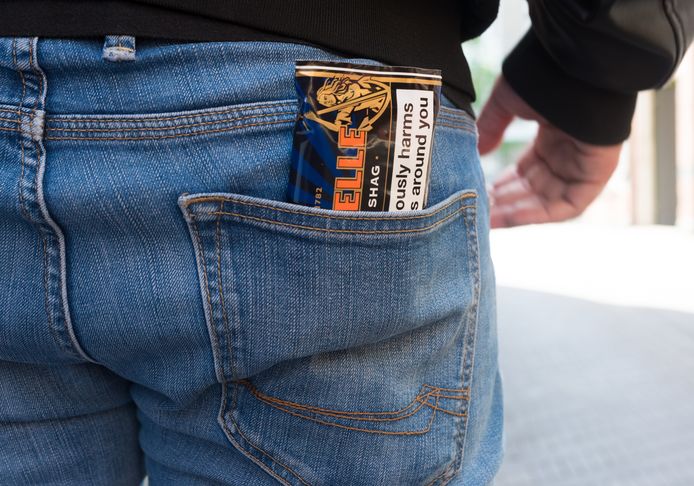 Bijna 25 euro voor een pakje shag, maar stoppen? ‘Geen denken aan ...