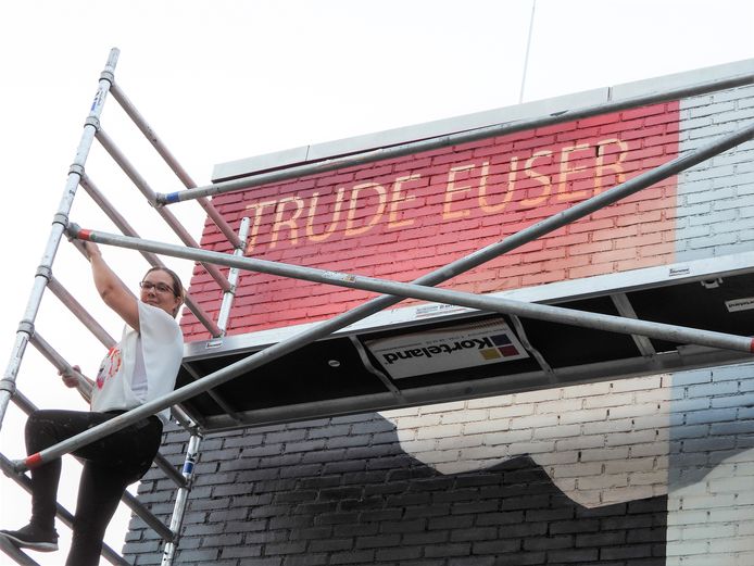 Reusachtige muurschildering moet duizenden metroreizigers een boodschap ...