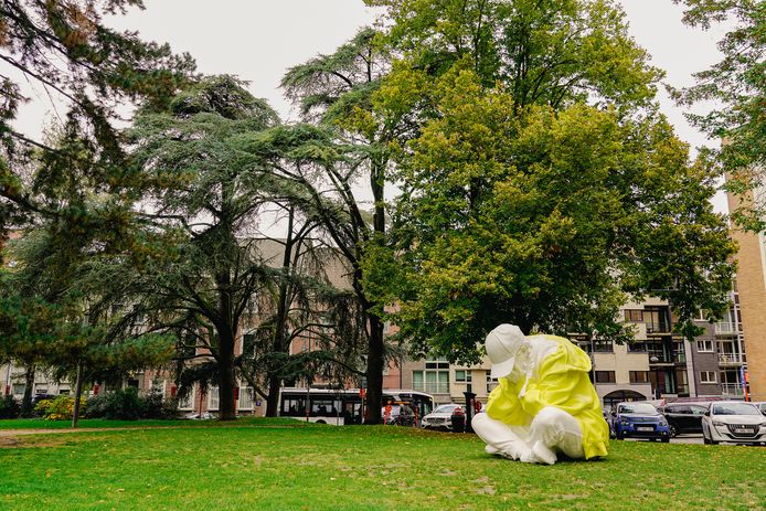 Indrukwekkende standbeeld ‘Stille Strijd’ op de Graanmarkt: “Plek van ...