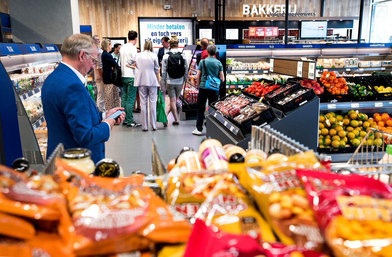 Supermarkt van de toekomst? In deze Aldi staat geen enkele kassa of zelfscanner | Foto | AD.nl