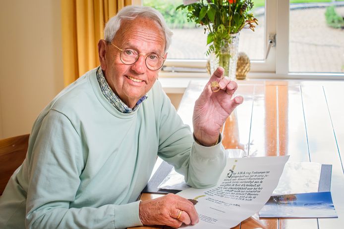 Bert (77) uit Almelo legt al 50 jaar zijn hart‚ ziel én stem in het ...