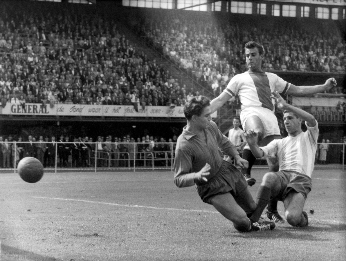 Ajax-defensie stond slechts zeven keer eerder zo voor schut | Foto | AD.nl