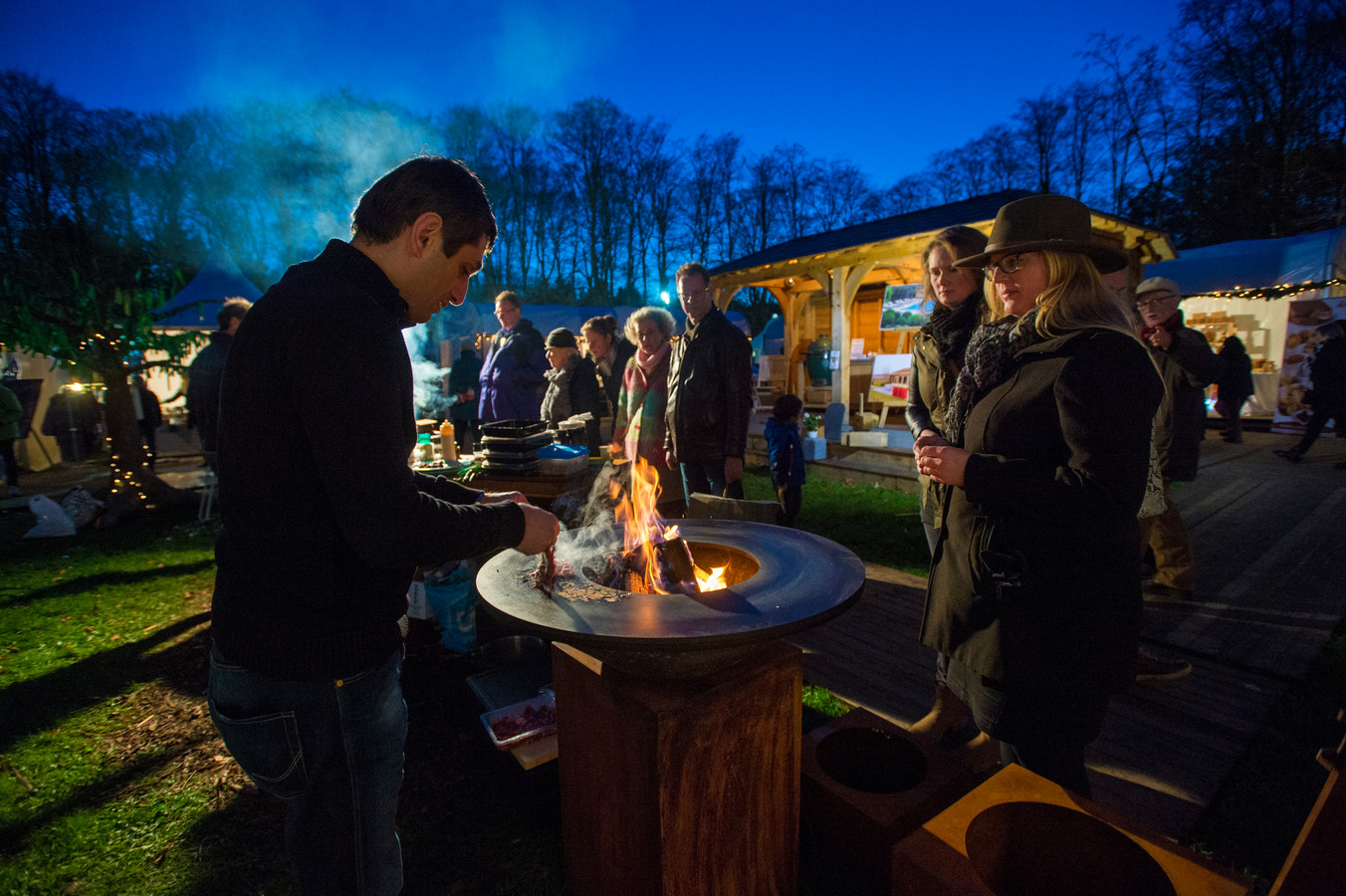Duizenden lichtjes en knapperende vuurtjes tijdens Spirit of Winter in ...
