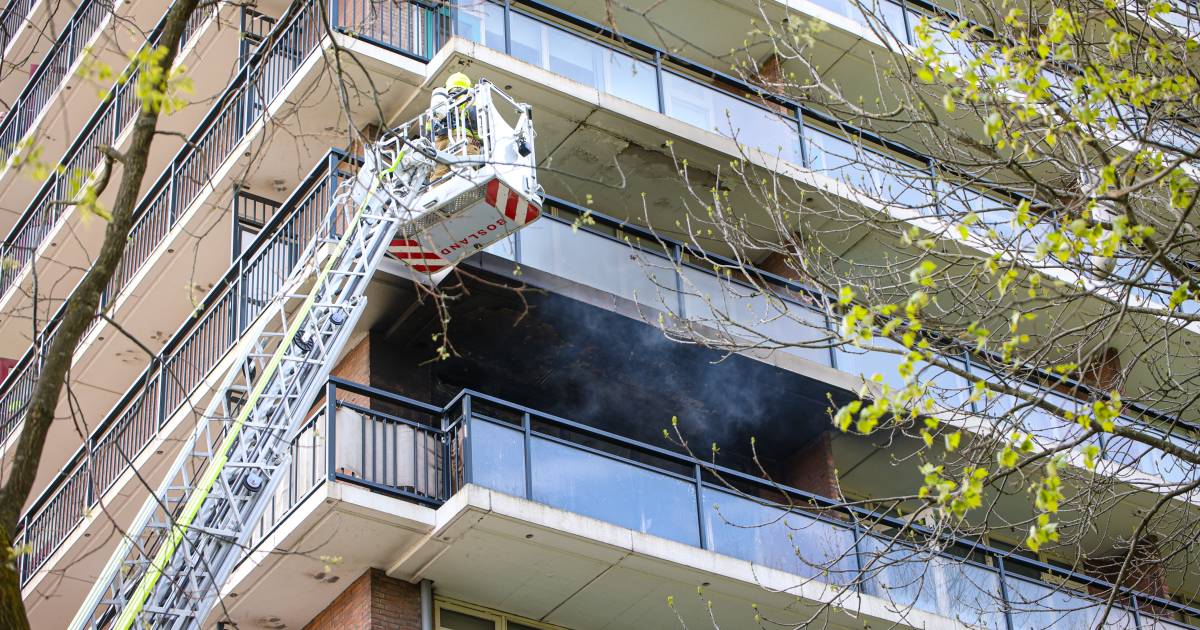 Brand met grote gevolgen: bewoner bewusteloos, liften kapot, waardoor ...