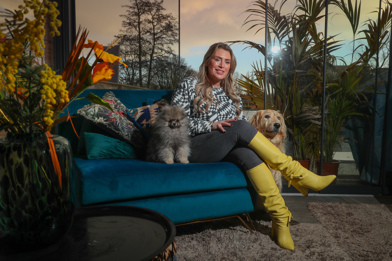 Manon de Vries kent zoonlief Noa Lang als geen ander: “Soms stuur ik ... Manon de Vries kent zoonlief Noa Lang als geen ander: “Soms stuur ik ...