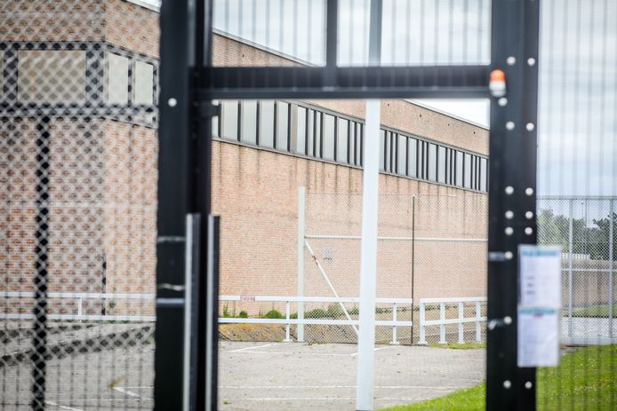 Dealer krijgt jaar cel voor drugsbezit in de gevangenis | Brugge | hln.be