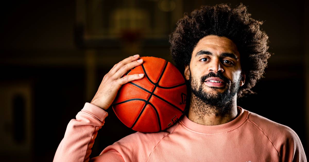 Basketter Jean-Marc Mwema maakt nu ook naam als BV: “De positieve ...