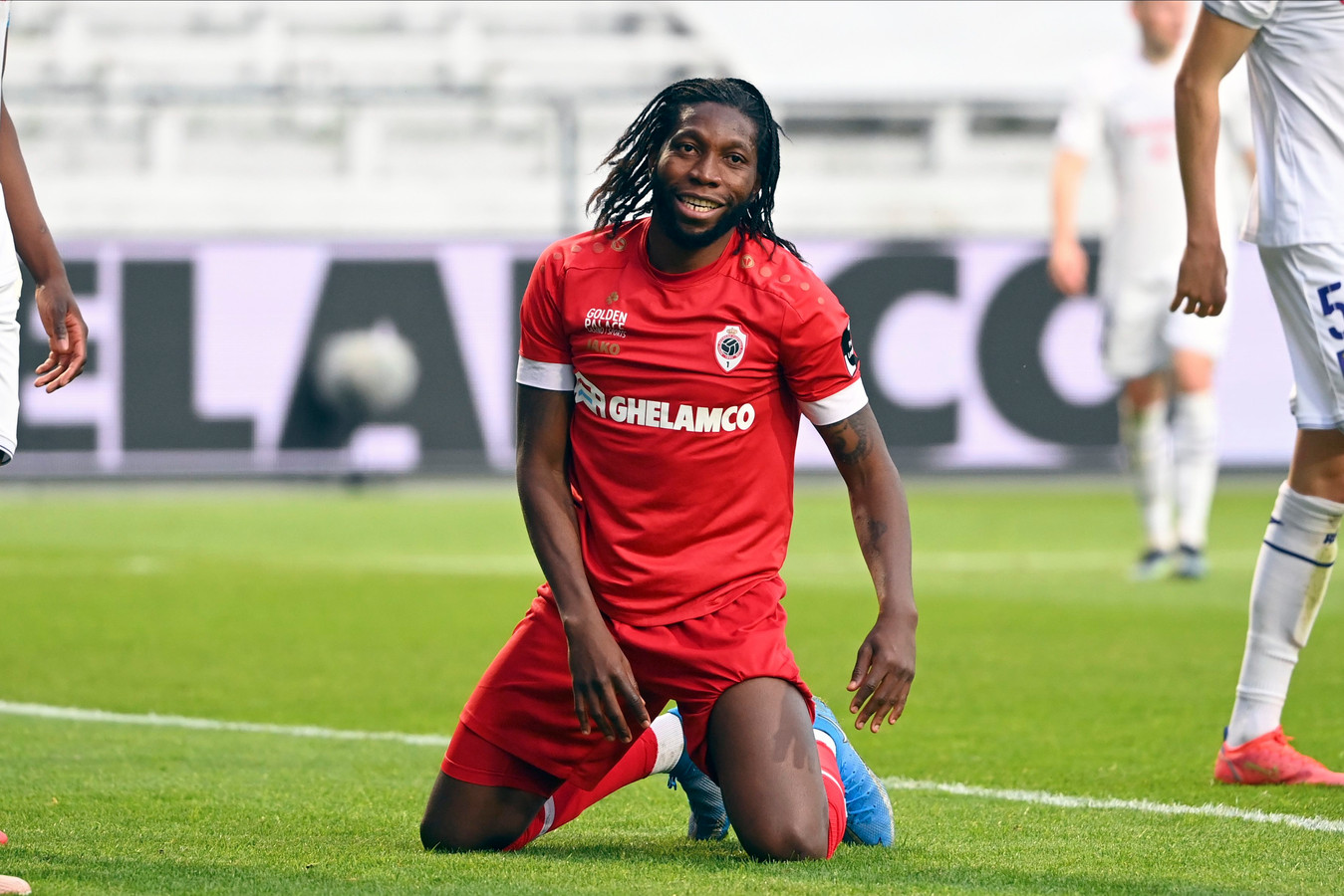 Dieumerci Mbokani trekt wellicht naar Seraing | Foto | hln.be