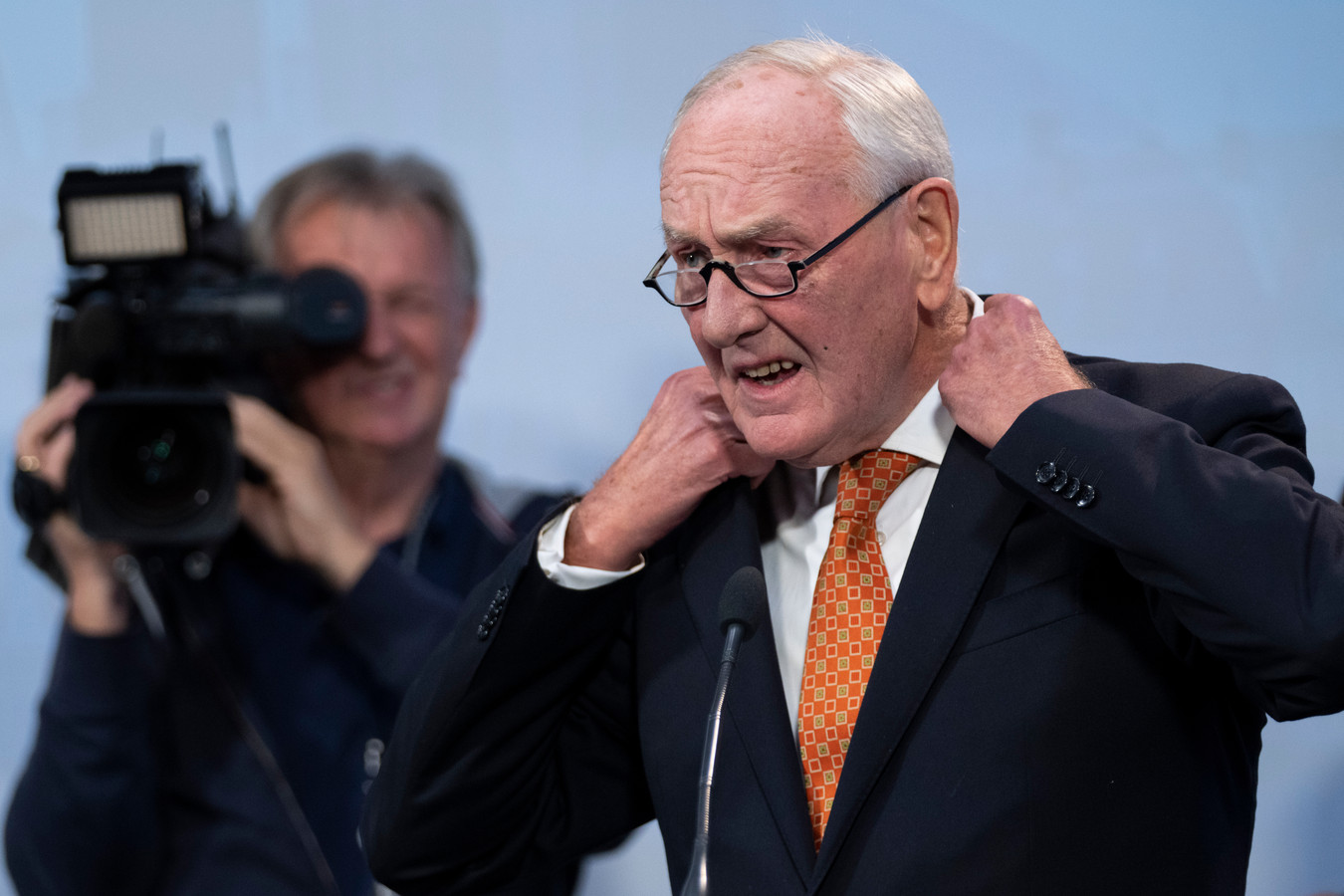 Remkes staat gelijk 1-0 voor als hij ergens binnenkomt: ‘Hij straalt ... Remkes staat gelijk 1-0 voor als hij ergens binnenkomt: ‘Hij straalt ...