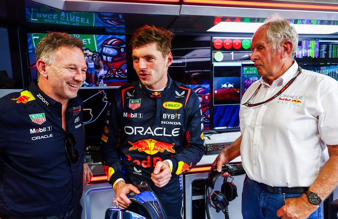 Helmut Marko waarschuwt: ‘Als wij Max Verstappen niet de juiste auto geven, zal hij zeker ...
