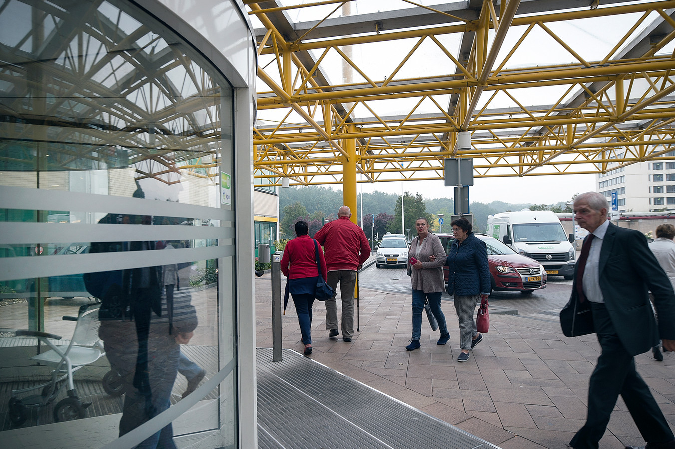 Ic En Operatiekamers Van Ziekenhuis Rijnstate Onder Het Mes Foto