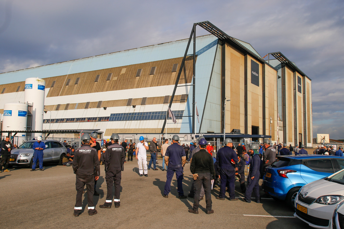 Brand op superjacht in aanbouw bij Oceanco in Zwijndrecht | Foto | AD.nl