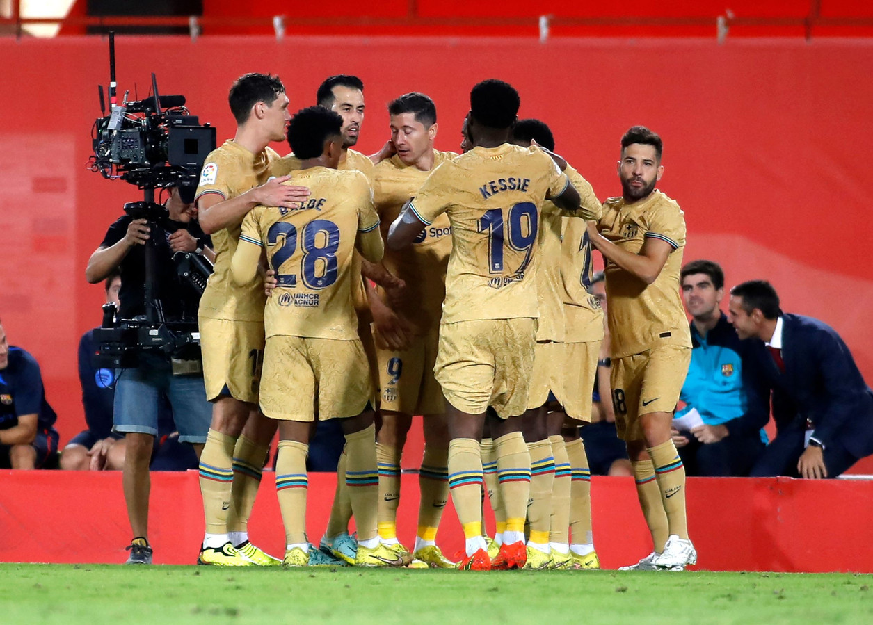 Robert Lewandowski helpt FC Barcelona met recordgoal aan benauwde zege ... Robert Lewandowski helpt FC Barcelona met recordgoal aan benauwde zege ...