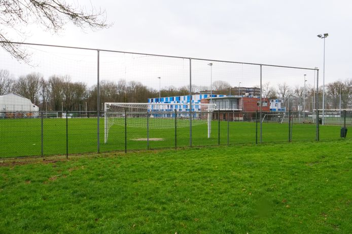 Voetbalclub DWSV na jaren onderhandelen weg van Loevenhoutsedijk in ...