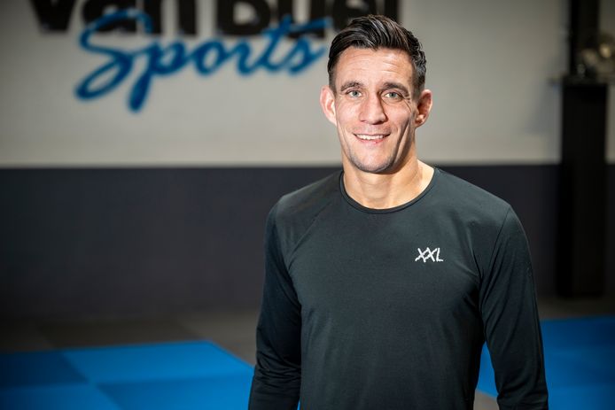 Hij traint Nederlandse topvechters, maar Duane (38) gaat zelf ook weer ...